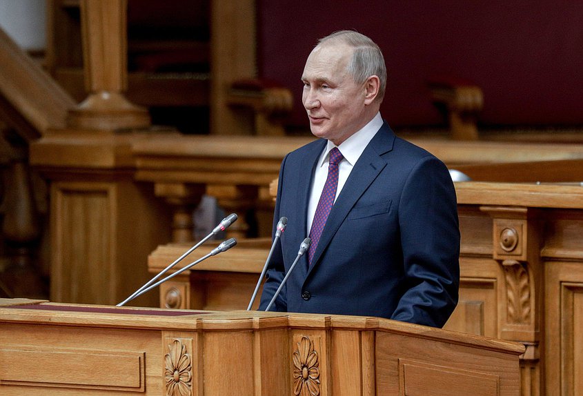 Выступление Президента РФ Владимира Путина перед участниками заседания Совета законодателей при