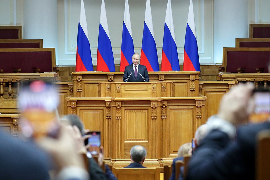 Выступление Президента РФ Владимира Путина перед участниками заседания Совета законодателей при