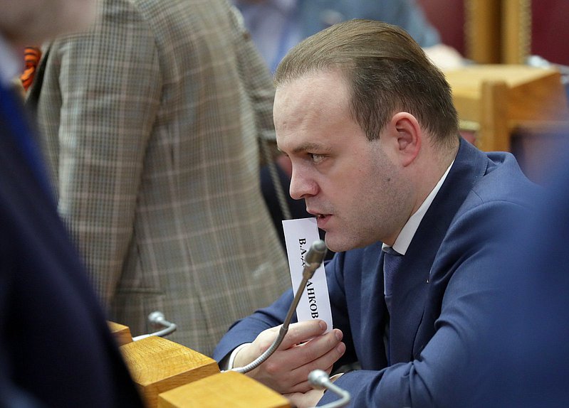 Выступление Президента РФ Владимира Путина перед участниками заседания Совета законодателей при